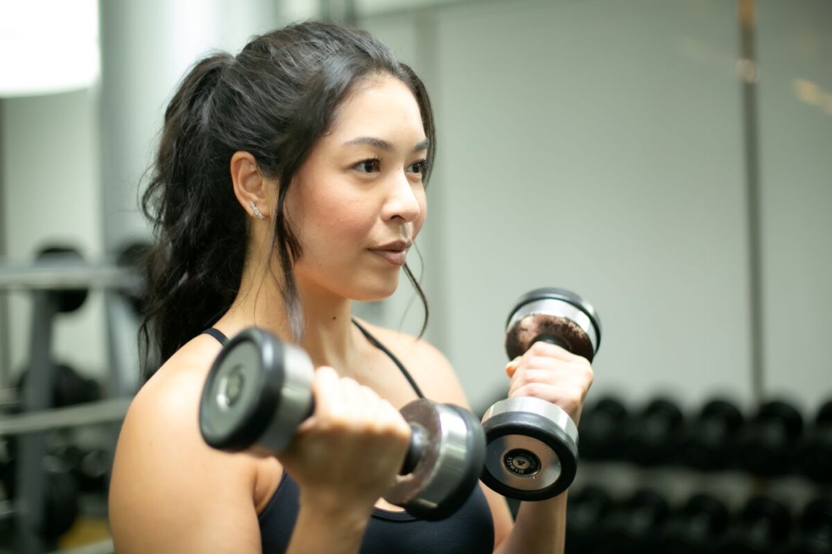 12 Exercícios Com Peso Para Braços, Peito, Glúteo E Pernas